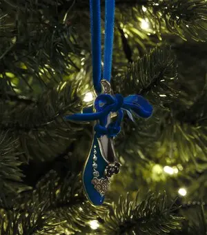 JOANNA BUCHANAN Velvet Ribbon Shoe Tree Decoration