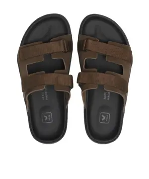 VEJA Arpoador Sandals