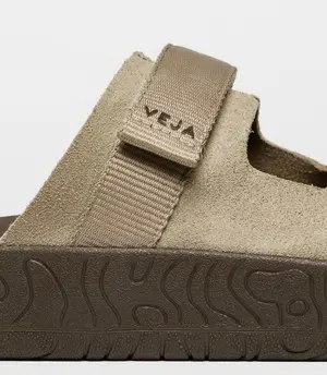 VEJA Arpoador Sandals