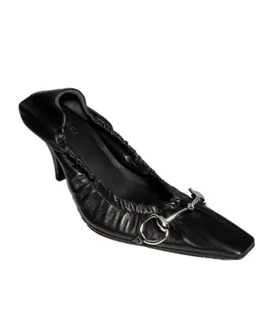 Gucci Vittoria Pump With Horsebit Detail - Black