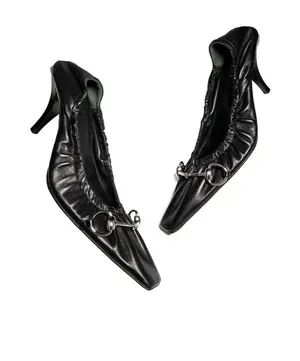 Gucci Vittoria Pump With Horsebit Detail - Black