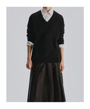THE ROW Phora Cashmere V-neck Sweater - Black