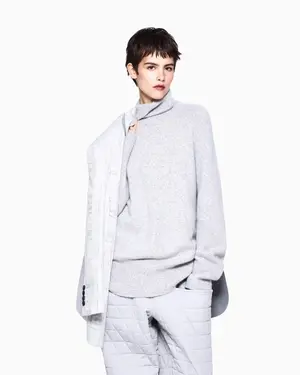 Giorgio Armani Oversized Turtleneck Sweater In Pure Cashmere Jersey - Beige