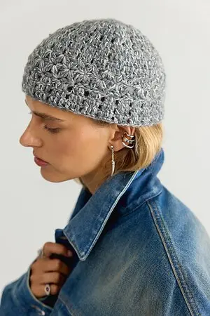 Free People Peggy Knitted Skull Cap - Blue