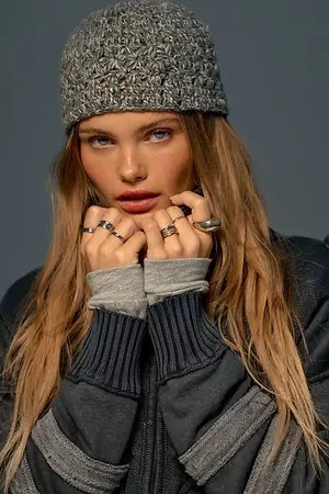 Free People Peggy Knitted Skull Cap - Blue