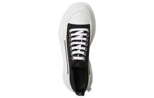 Alexander McQueen Tread Slick Lace Up Low Top Sneakers - Black/white