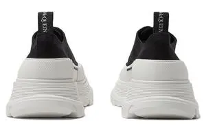 Alexander McQueen Tread Slick Lace Up Low Top Sneakers - Black/white
