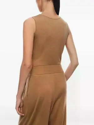 12 STOREEZ Jasmin Scoop-neck Top