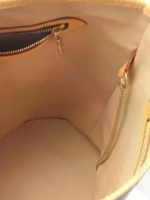 LOUIS VUITTON Monogram Canvas Bucket Gm Shoulder Bag