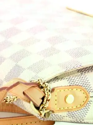 LOUIS VUITTON Damier Mm Crossbody Bag - White