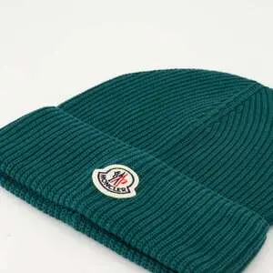 Moncler Logo Patch Ribbed Beanie - Green