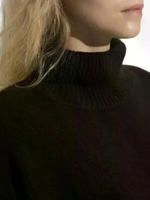 LISA YANG Zerlina Turtleneck Sweater