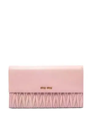 Miu Miu 2010-2026 Matelasse Nappa Clutch Bag - Pink