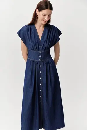 EXQUISE Fitted Denim Midi Dress With V-neck And Belted Waist