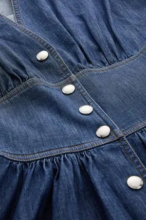 EXQUISE Fitted Denim Midi Dress With V-neck And Belted Waist
