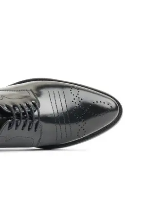 THE OFFICE OF US Miss Button Midheel Oxford