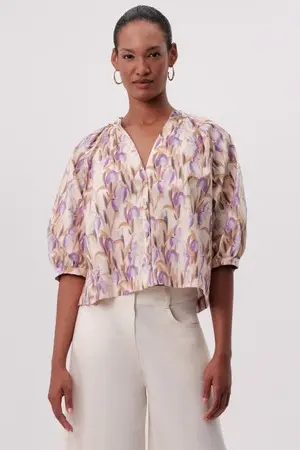EXQUISE Floral V-neck Short Sleeve Shirt