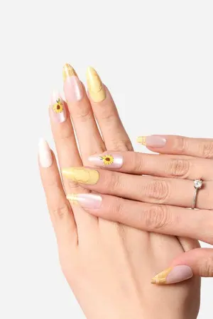 NEVER HAVE I EVER SHOP Van Gogh Sunflowers Almond Press On Nails - Yellow