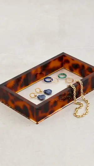 TIZO DESIGN Lucite Guest Towel Holder