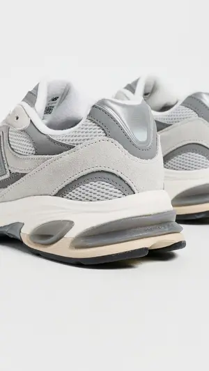 NEW BALANCE 2010 Sneakers