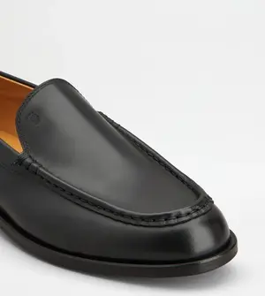 TOD'S Slip-on Loafers