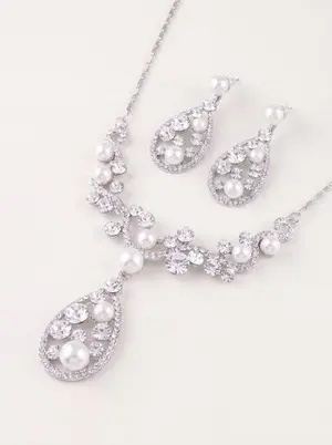 MODENAIRE Pearl And Crystal Teardrop Necklace And Earrings Set