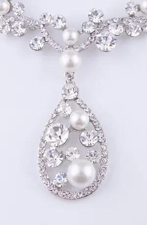 MODENAIRE Pearl And Crystal Teardrop Necklace And Earrings Set