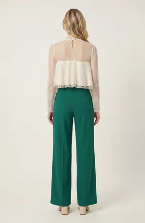 MODENAIRE Lace Overlay Crop Top