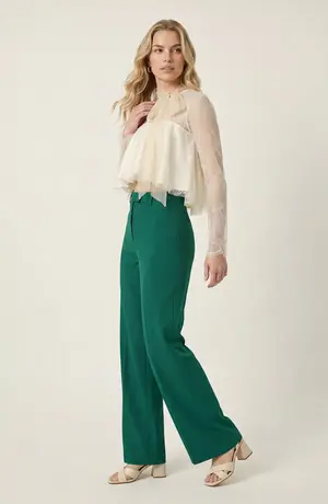 MODENAIRE Lace Overlay Crop Top