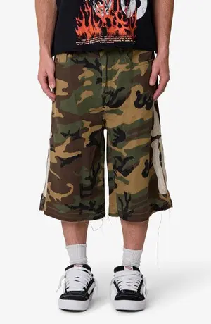 Mnml Camouflage Bone Graphic Loose Fit Shorts