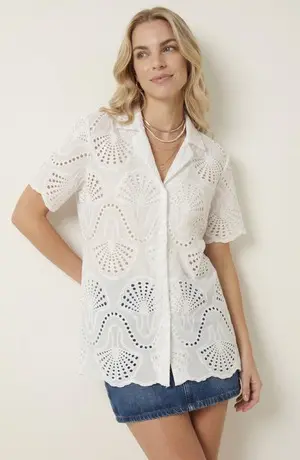 MODENAIRE Scalloped Eyelet Shirt With Coastal Shell Motif