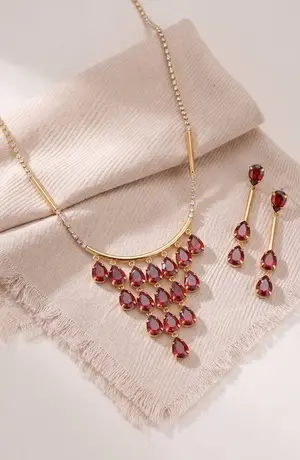 MODENAIRE Apple Crystal Necklace And Earring Set