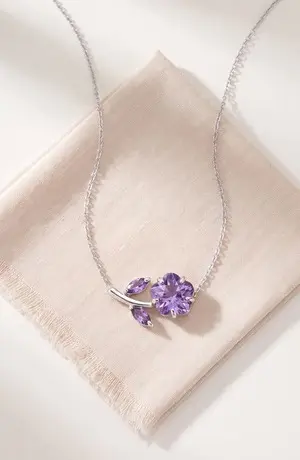 MODENAIRE Crystal Daisy Flower Pendant Necklace