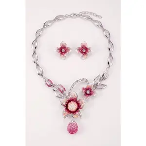 MODENAIRE Flower Necklace And Earrings Set - Pink