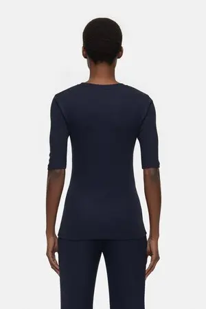 Closed Fitted Half-sleeve T-shirt