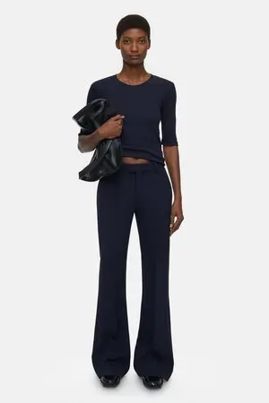 Closed Fitted Half-sleeve T-shirt