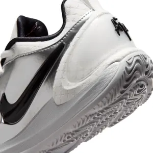 Nike A'two Basketball Shoes With Metallic Accents - White