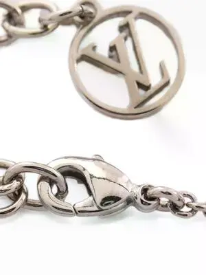LOUIS VUITTON Essential V Necklace