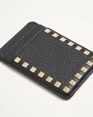 Valentino Garavani Rockstud Magnetic Cardholder In Grainy Calfskin - Black