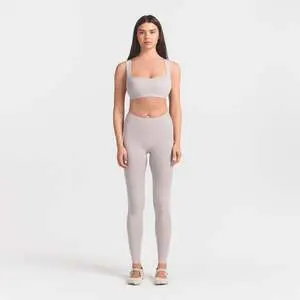 SKIMS Racerback Bra | White | | Nike Studio Stretch - Linen