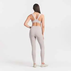 SKIMS Racerback Bra | White | | Nike Studio Stretch - Linen