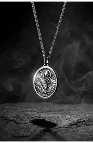 VINCERO The Panther Pendant Necklace