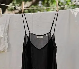 DÔEN Short Deep V-neck Slip