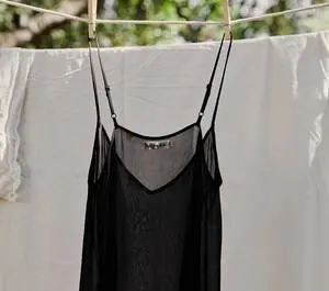 DÔEN Short Deep V-neck Slip