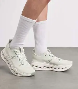 On Cloudsurfer Max Trainers