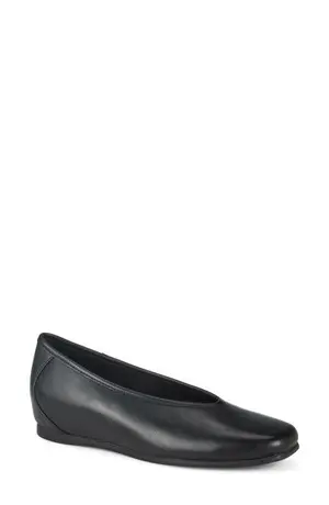 BARETRAPS Ryalie Faux Leather Flat Black Smooth