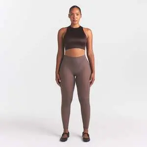 SKIMS V Panel 28" Legging | Deep Neutral | | Nike Weightless Layers - Resin