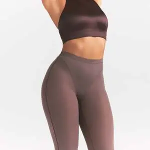 SKIMS V Panel 28" Legging | Deep Neutral | | Nike Weightless Layers