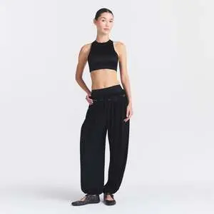 SKIMS High Neck Bra | Black | | Nike Satin Shine - Obsidian