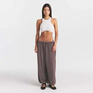 SKIMS Racer Front Bra | White | | Nike Ribbed Seamless